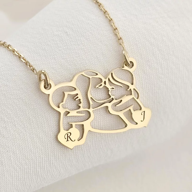 Lantisor In inima mamei - Pandantiv Mama&copii si inimi cu initiale ...