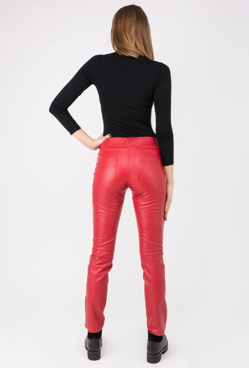 Pantaloni din piele sintetica Elvira | Pantaloni rosii | Dasha.ro