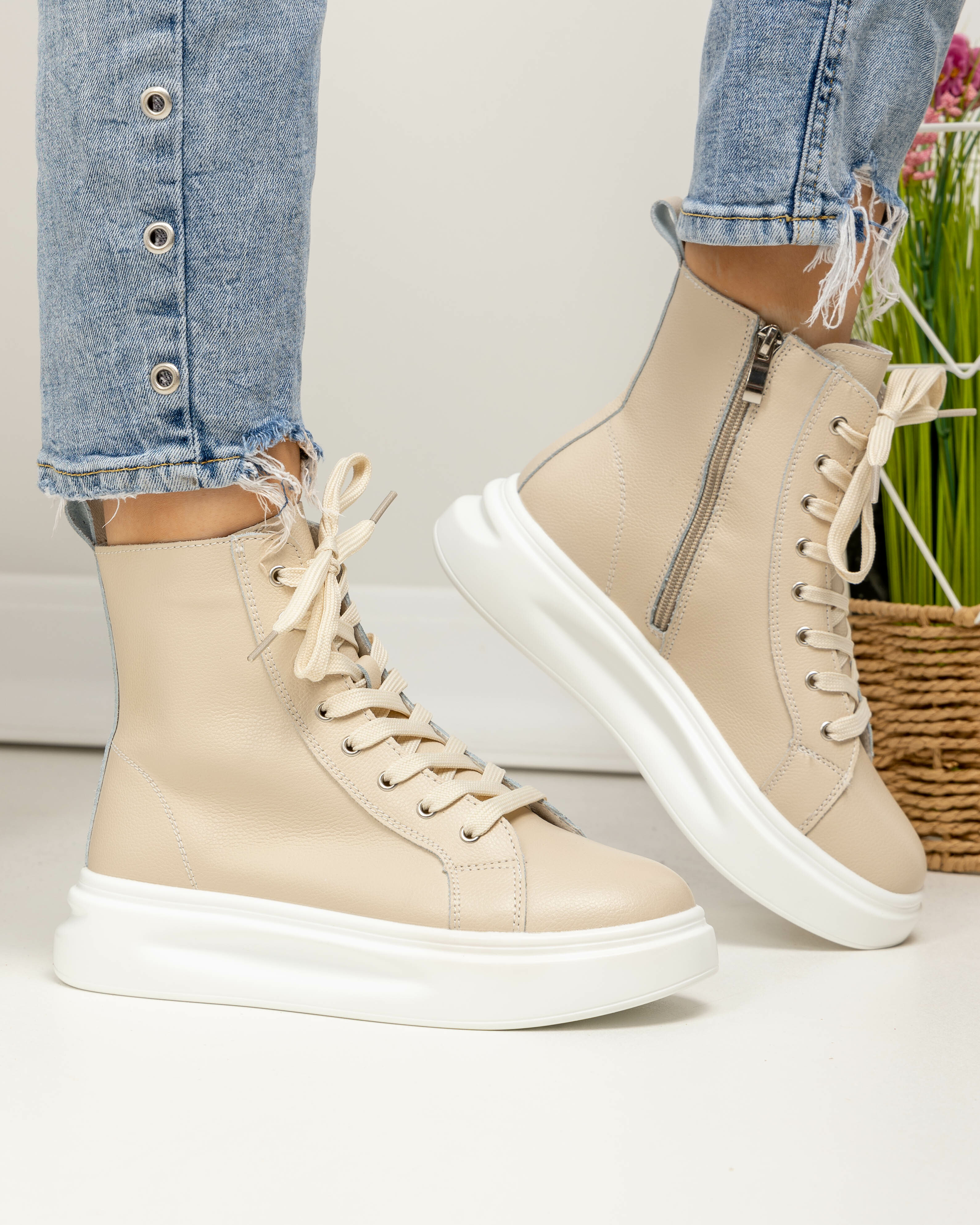 Ghete dama piele naturala bej cu talpa alba AW458