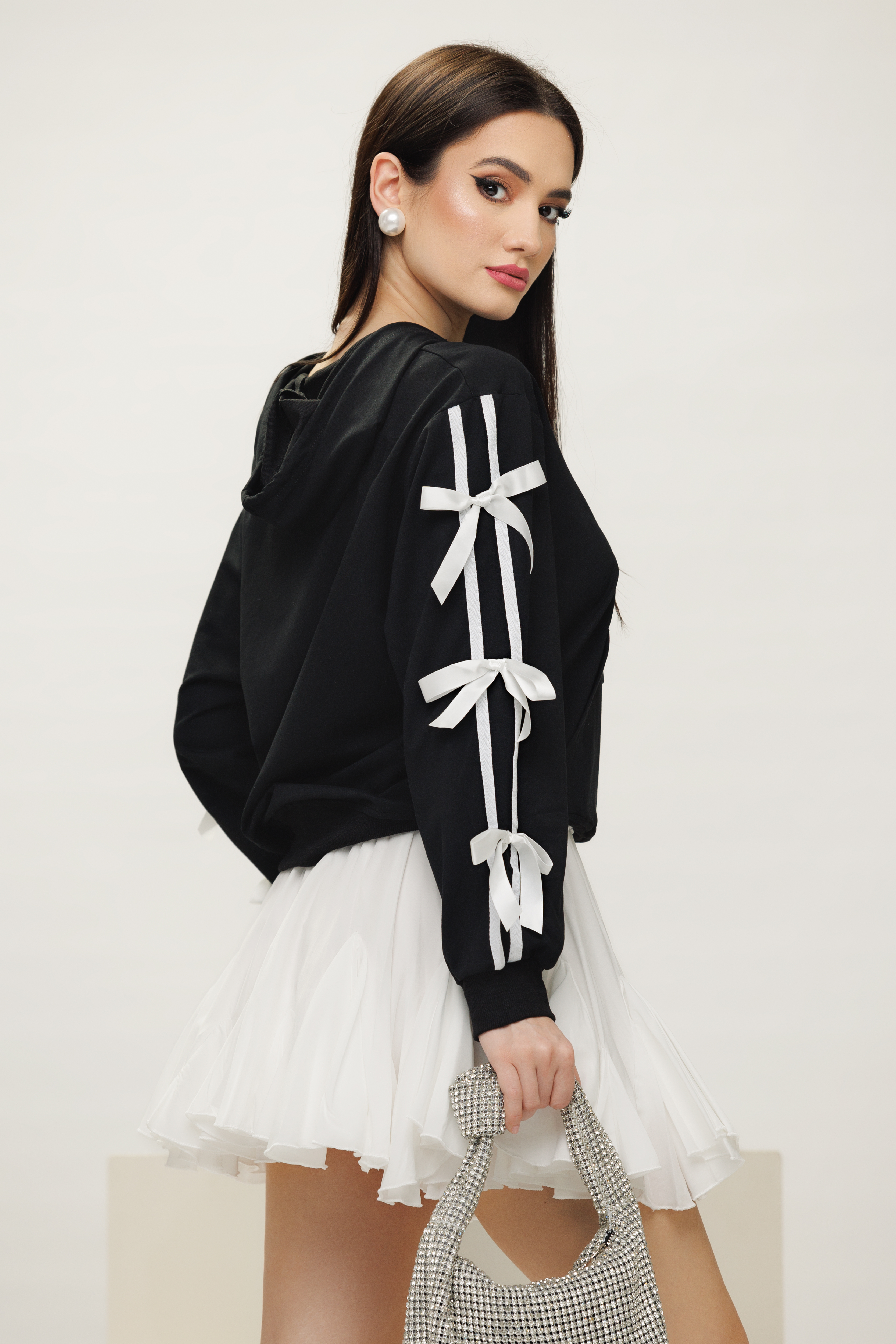 Hanorac dama negru subtire cu fundite gluga si fermoar • Fofy Shop