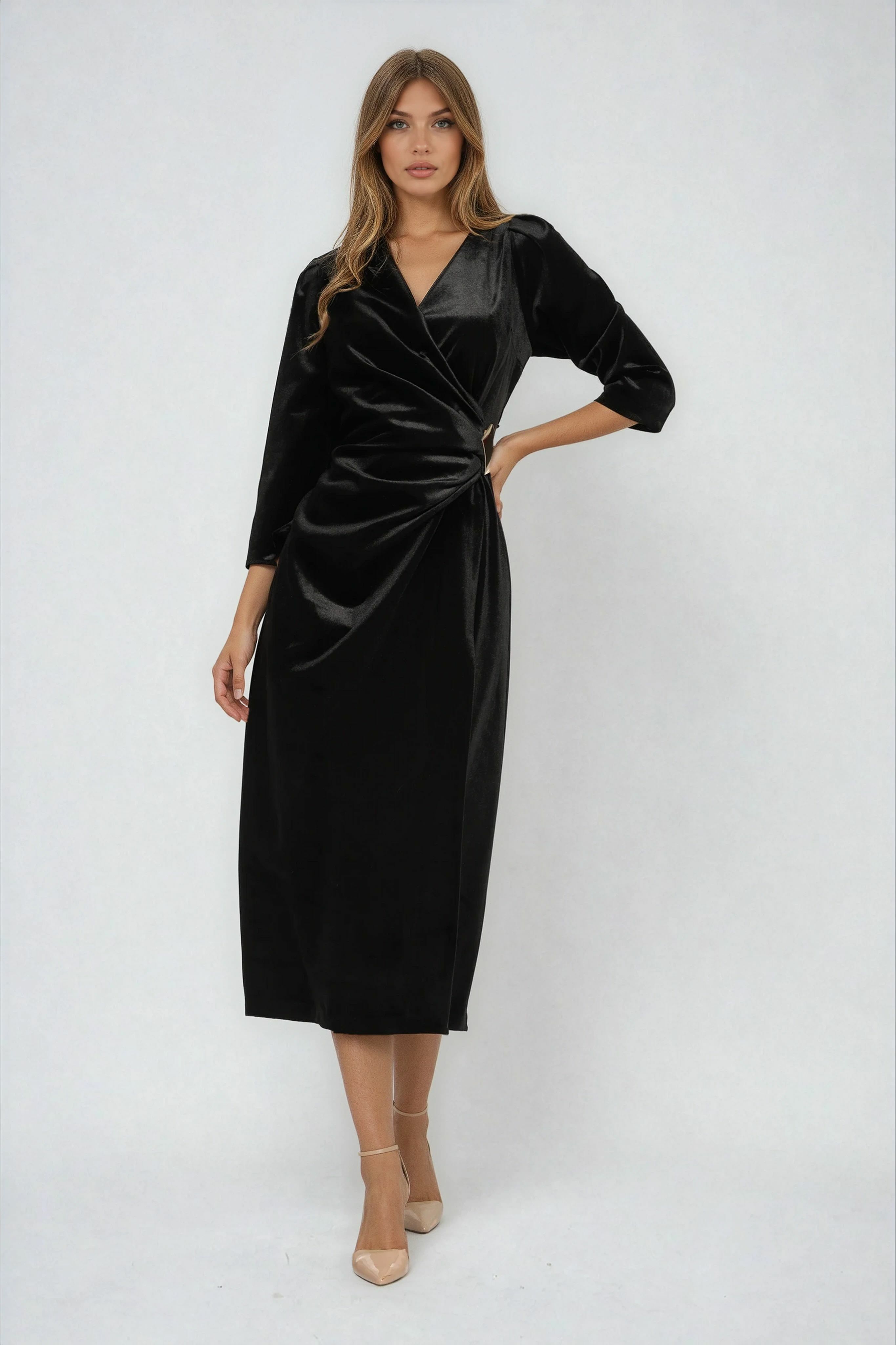 Rochie damă elegantă din catifea neagra cu drapaj lateral și decolteu ...