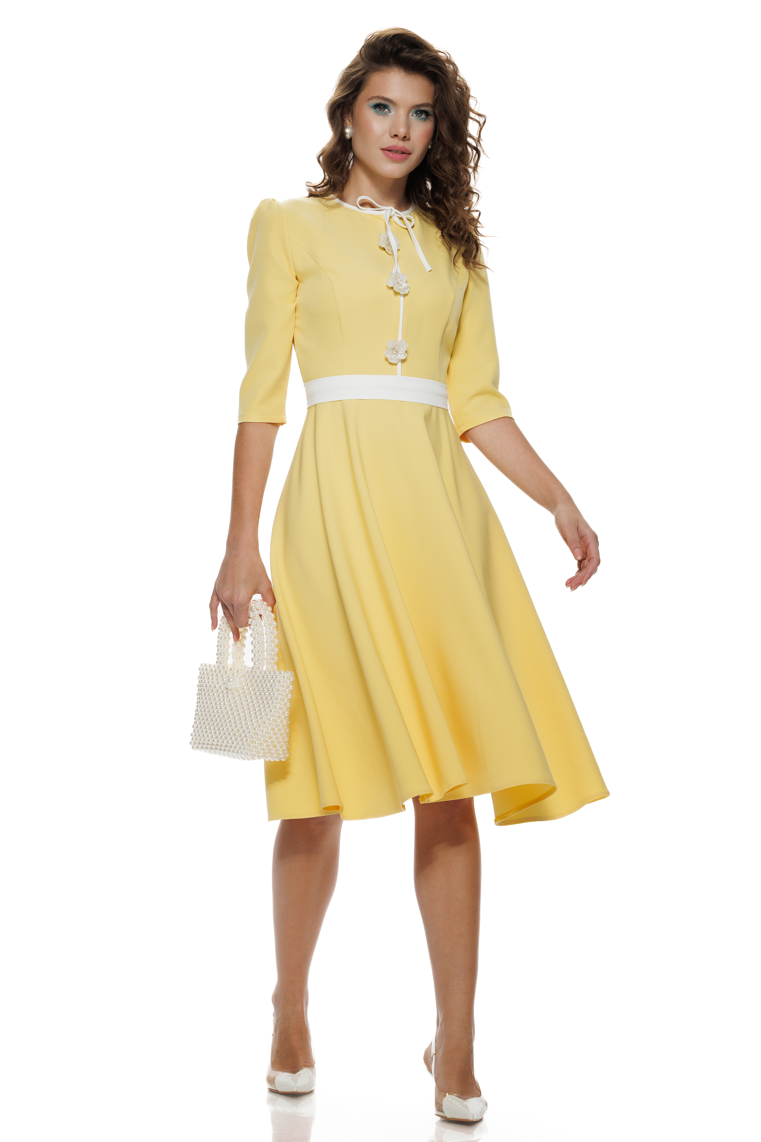 Rochie elegantă Fofy galbena clos cu inserții albe și aplicatii florale ...